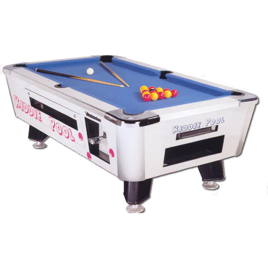 Coin-operated pool table – Cues & Pucks